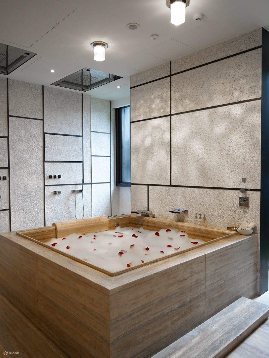 Rosewood Hong Kong Asaya Massage And Spa Experience Signature Massage Aroma Massage Spa